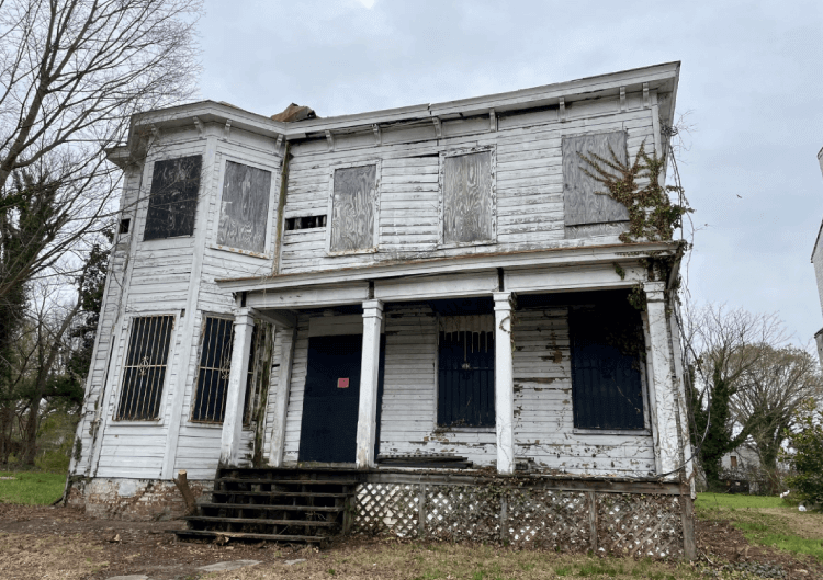 HomeDesignsAI - Redesign any home with AI Interiors